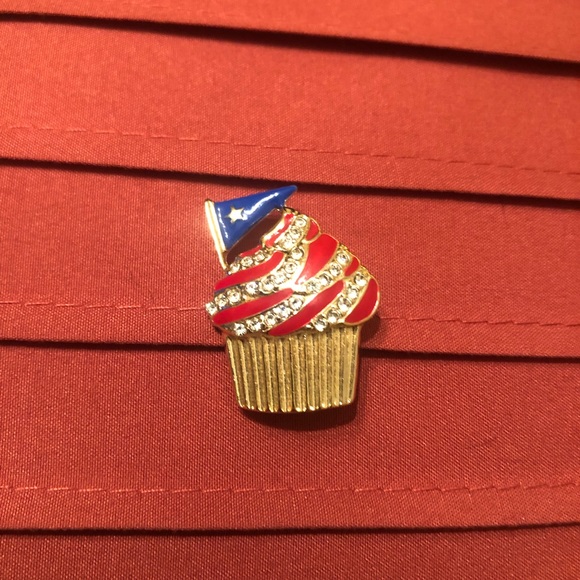 Jewelry | Vintage Gold Tone American Flag Cupcake Pin | Poshmark